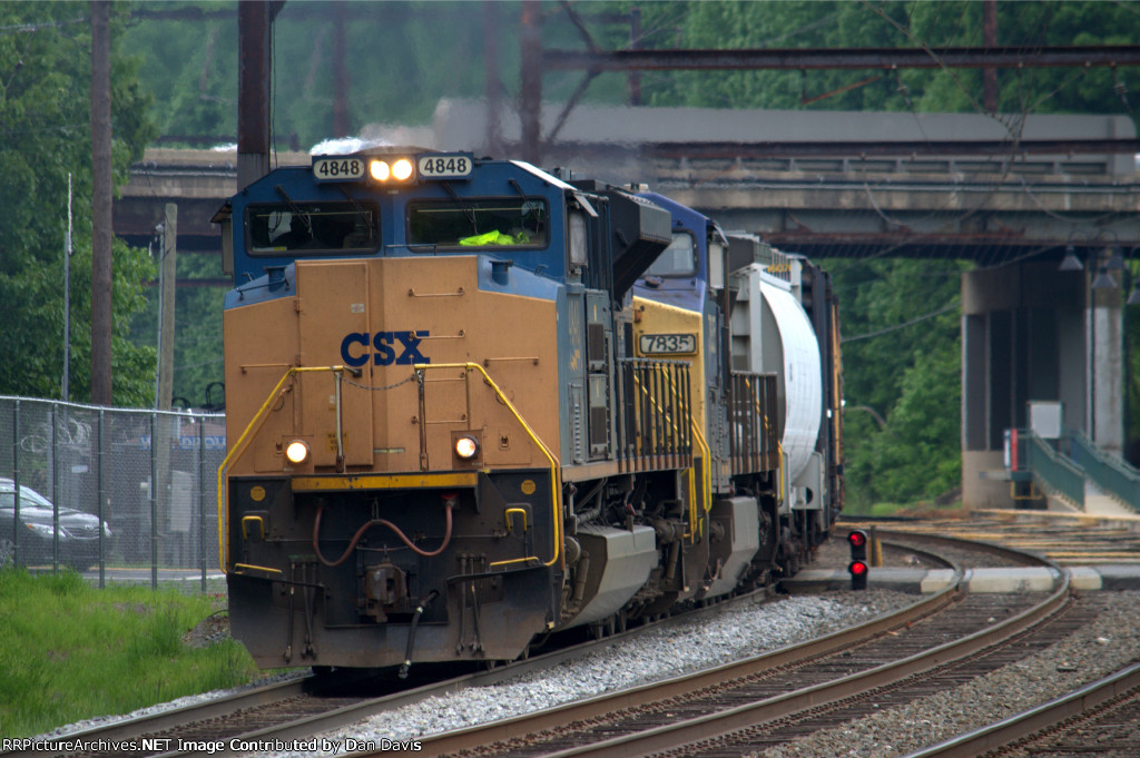 CSX SD70ACe 4848 leads Q418-27